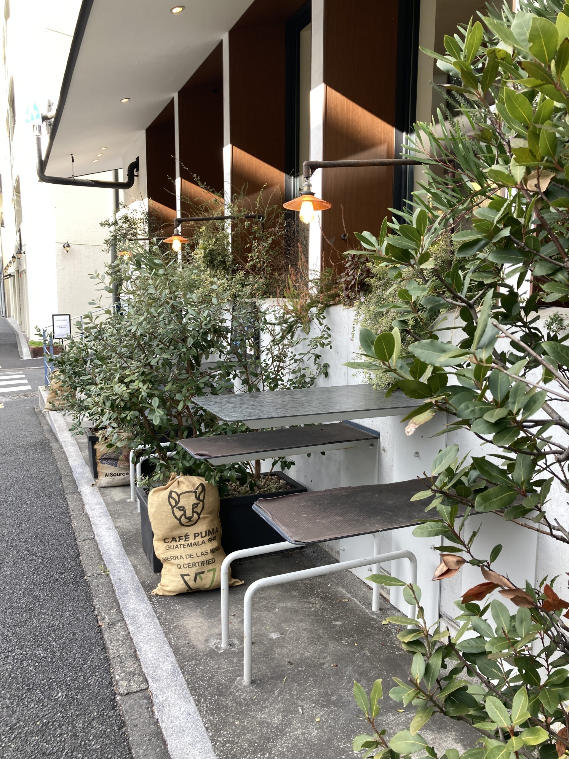 店内に大きな焙煎機がある本格派カフェ COFFEE ROASTERY MEGURO | オッサンのぼっちカフェツアーズ