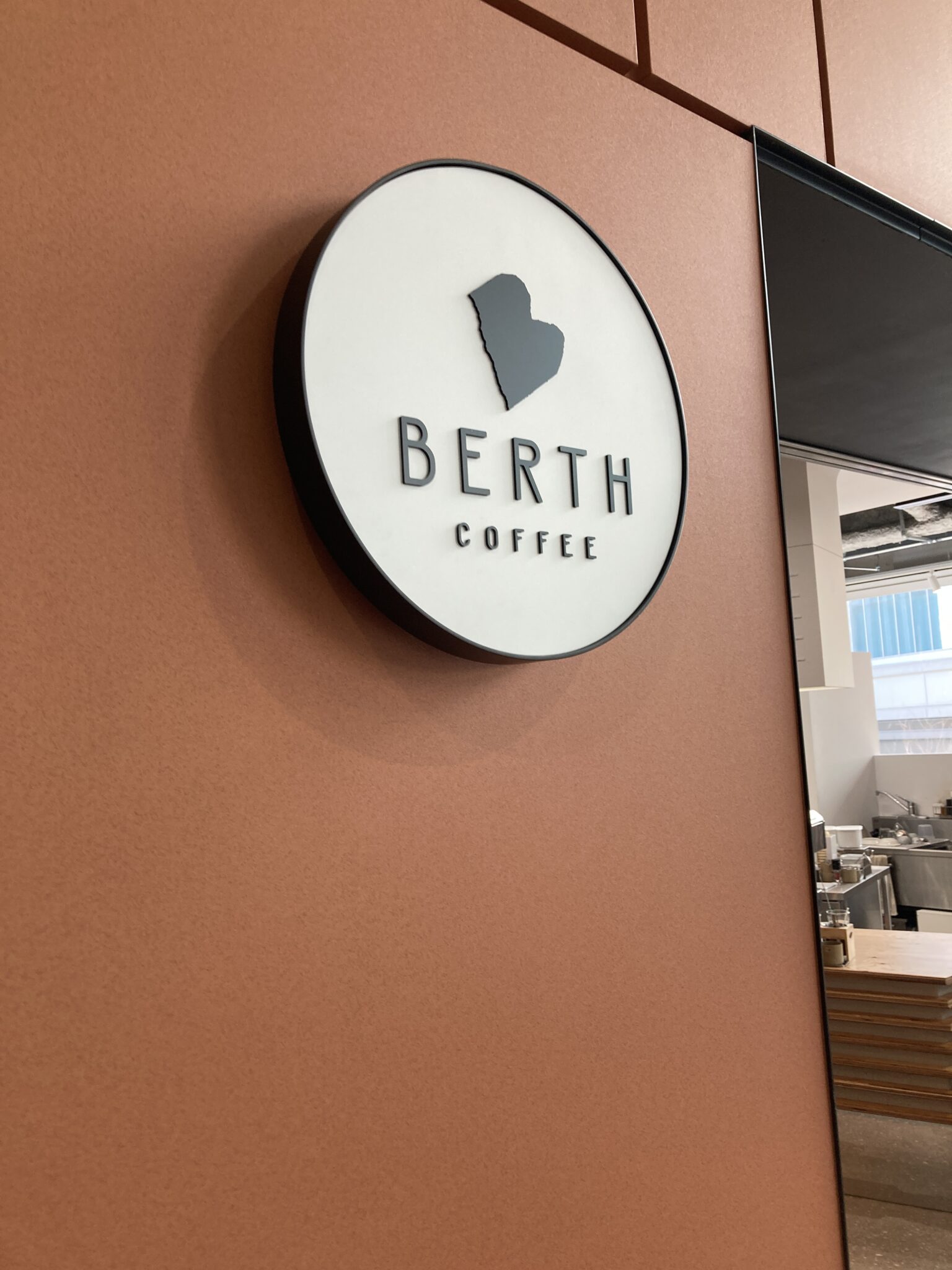 広々とした空間でゆっくりくつろげるカフェ BERTH COFFEE | オッサンのぼっちカフェツアーズ