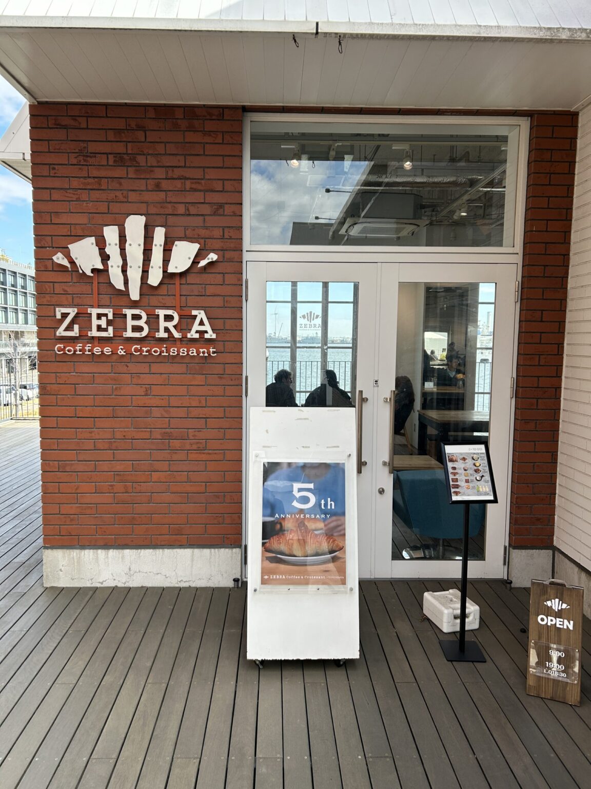 Marine & Walk Yokohamaにある大人気カフェ ZEBRA Coffee & Croissant | オッサンのぼっちカフェツアーズ